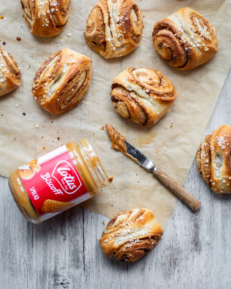 Vegaaniset Biscoff-korvapuustit | Chocochili